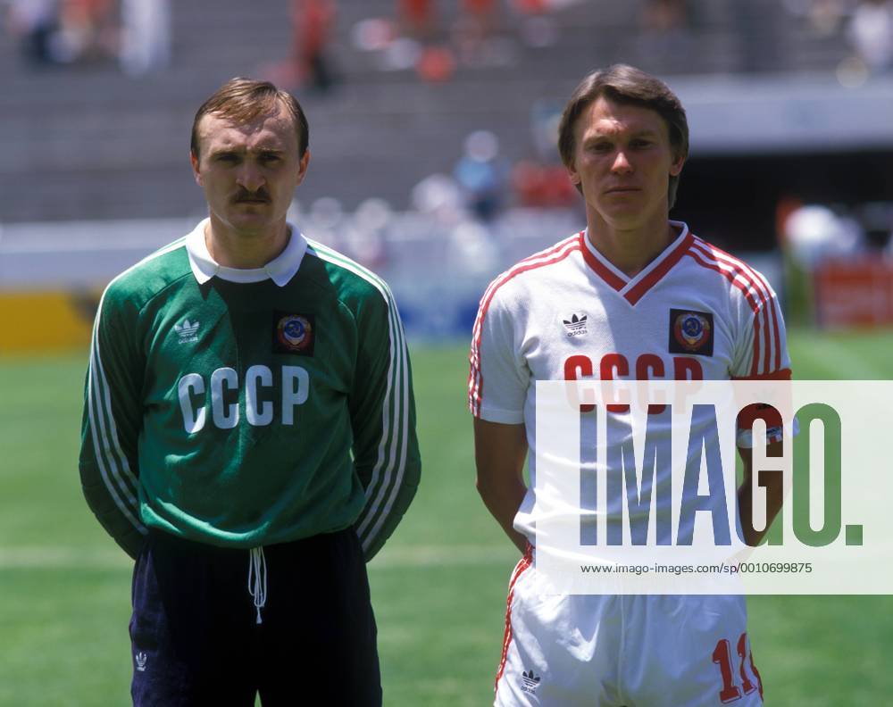 Torwart Viktor CHANOV, Oleg BLOKHIN (v.li., beide