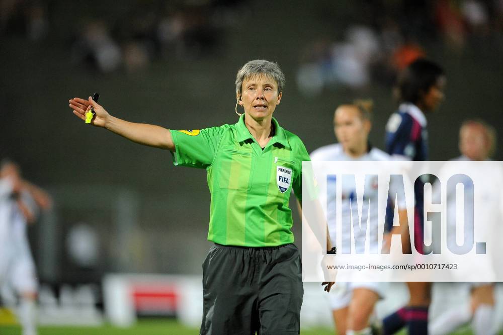 Referee Sabine Bonnin ( Arbitre ) -- Juvisy FCF vs. Olympique Lyon ...