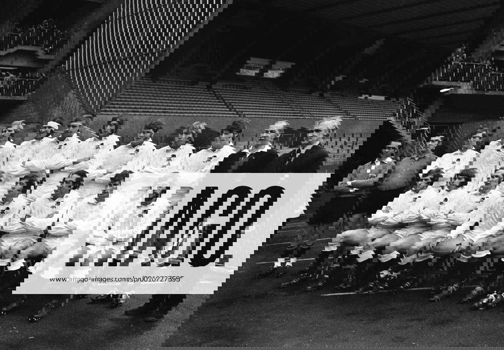 Rugby Union England 20 01 1973 England team group. Back row L to R ...