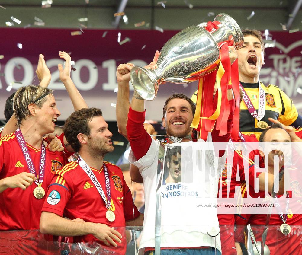 Spanish team (L-R) Fernando Torres, Juan Mata, Sergio Ramos, Iker ...