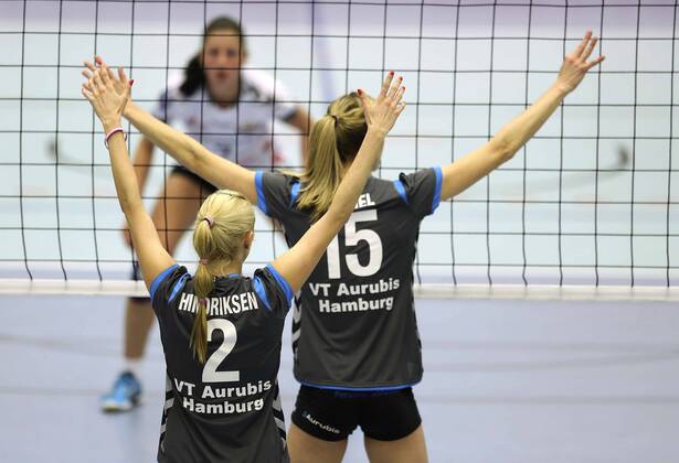 Imke Wedekind, Rückansicht, und Mareike Hindriksen Volleyball in ...