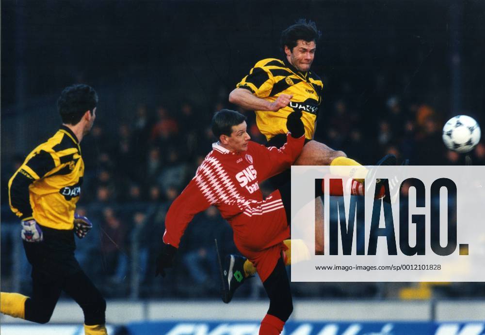 Juul Ellerman of FC Twente, Johan de Kock of Roda JC during the Dutch ...