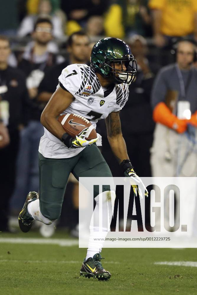 January 03, 2013: Oregon Ducks wide receiver Keanon Lowe 7 carries the ...