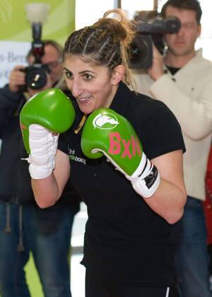 Boxerin Rola EL-HALABI beim offiziellen Pressetraining vor ihrem ...