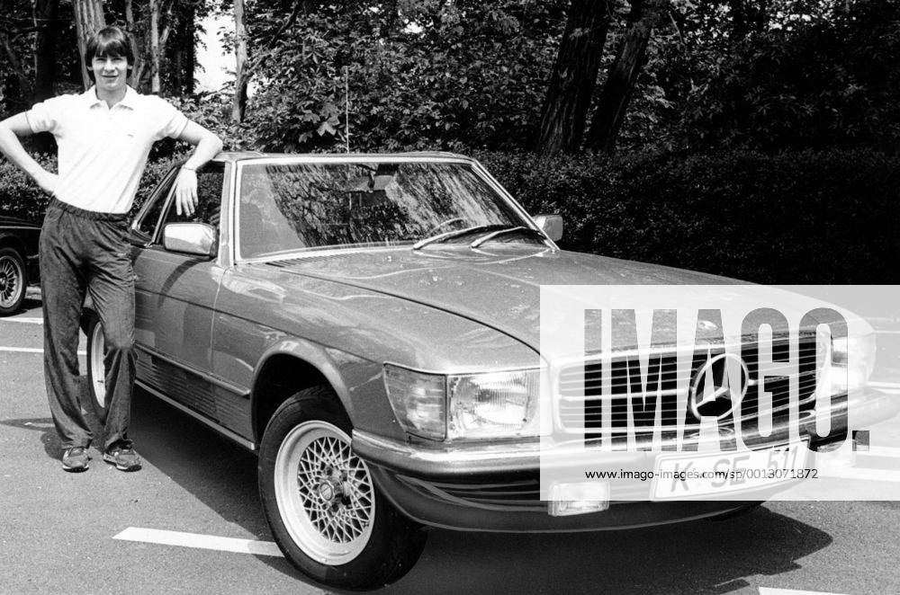 Stephan Engels (1. FC Köln) neben seinem Mercedes