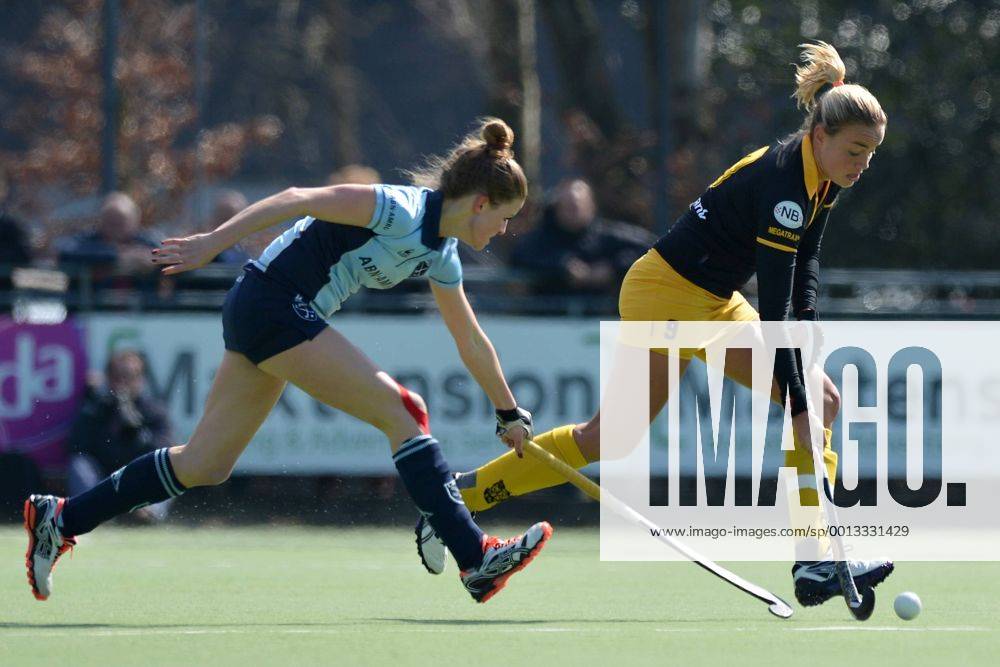 Fabienne Roosen of LMHC Laren, Maartje Paumen of HC Den Bosch Laren v ...