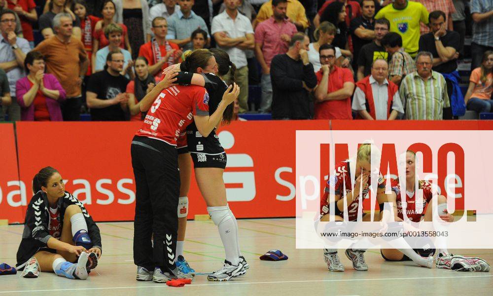 Enttäuschte Gesichter, v.l.: Myrthe Schoot, Kerstin Tzscherlich, Nicole ...