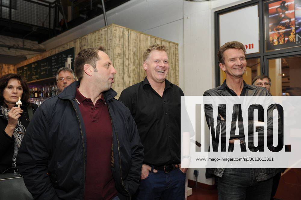 Die Schwimmer Mark Warnecke und Rainer Henkel, und Michael Gross, l-r ...