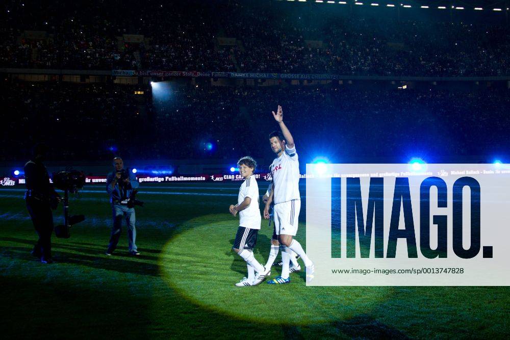 Abschiedsehrenrunde - Michael Ballack (Team Ballack & Friends) mit Sohn ...