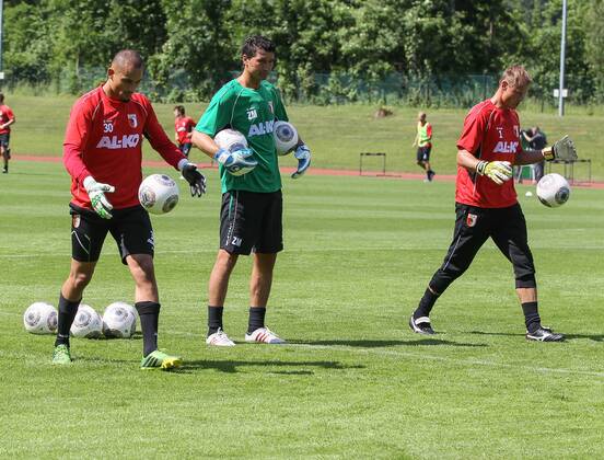 Torwarttraining, v.li. Mohamed AMSIF, Zdenko MILETIC, Alexander ...