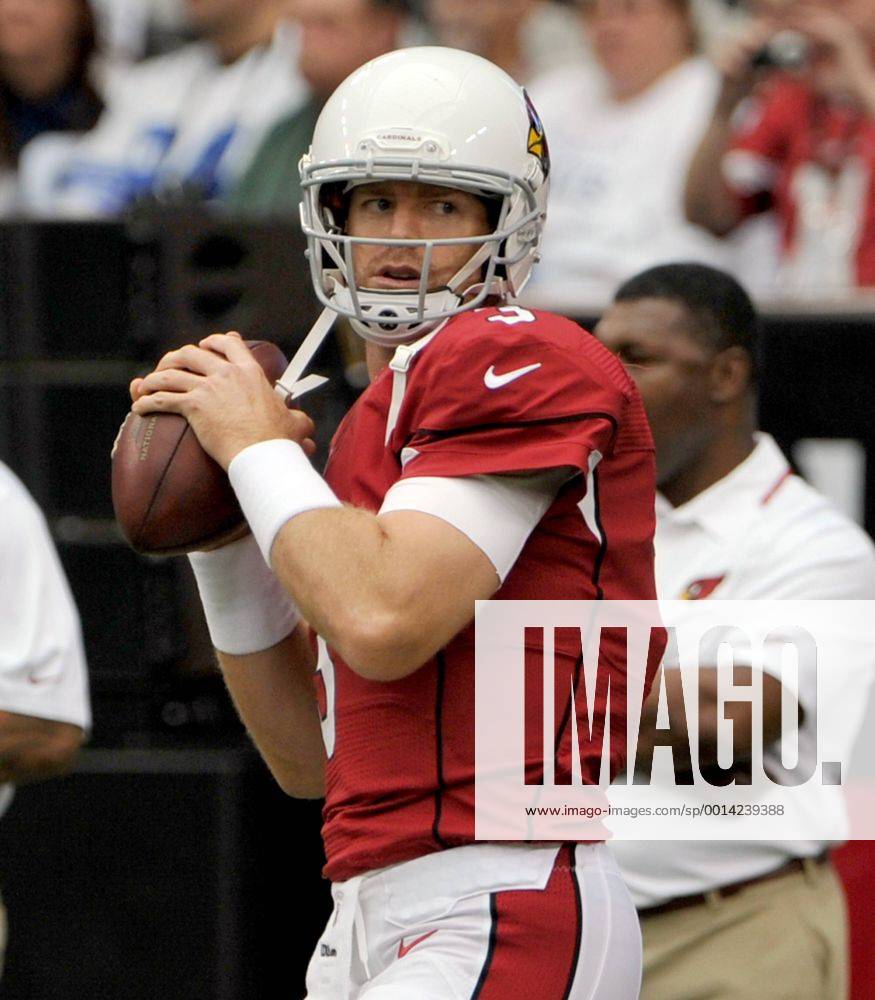 Arizona Cardinals quarterback Carson Palmer warms up before the ...