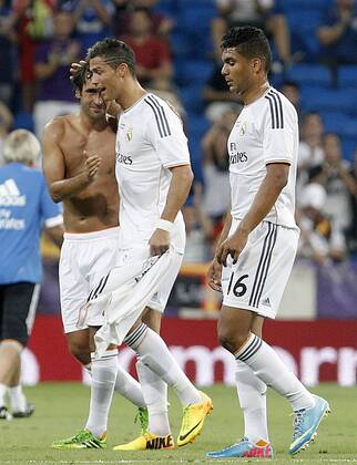Real Madrid s Cristiano Ronaldo, Raul Gonzalez Blanco and Kaka during ...