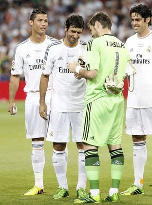Real Madrid s Cristiano Ronaldo, Raul Gonzalez Blanco and Kaka during ...