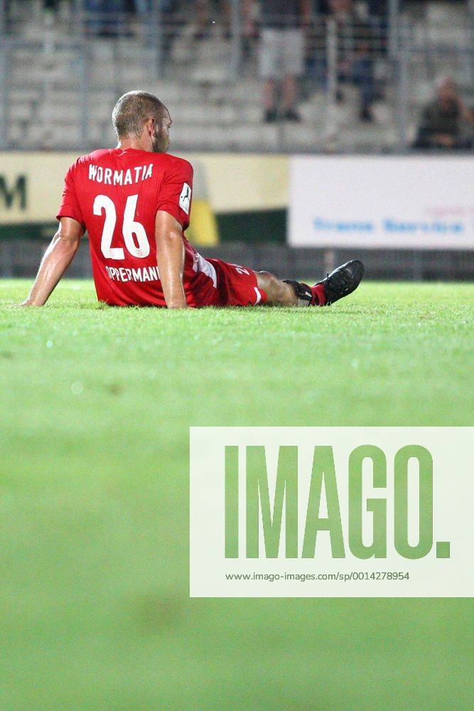 Lucas Oppermann (VfR Wormatia 08 Worms), enttäuschung, traurig ...