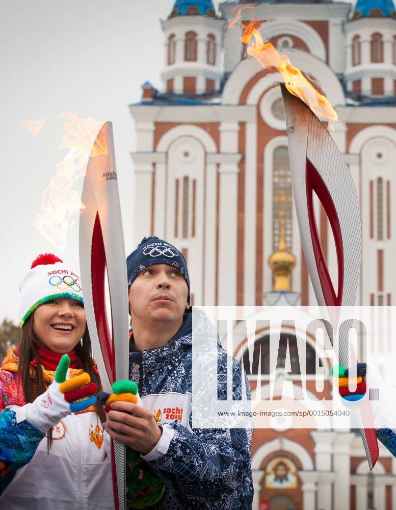 ITAR-TASS: KHABAROVSK, RUSSIA. NOVEMBER 17, 2013. Athletes take part in ...
