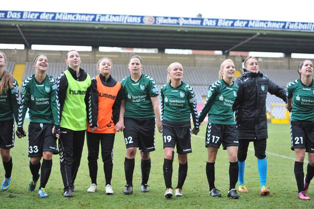 Team des FCR 2001 Duisburg, Schlussjubel, Frauen Fussball, 1. Bundesliga, Saison 2013 2014 FC