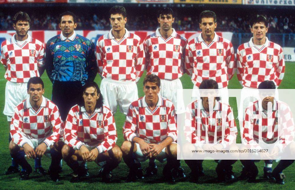 Kroatische Nationalmannschaft: hi.v.li.: Zvonimir Boban, Drazen Ladic ...