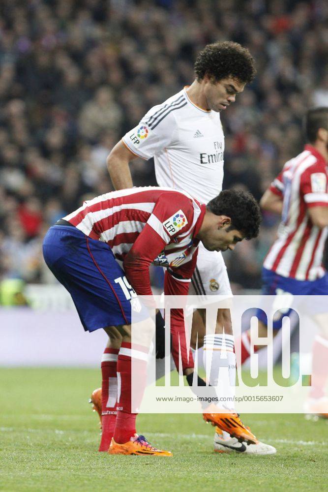 Real Madrid s Pepe (B) and Atletico de Madrid s Diego Costa during King ...