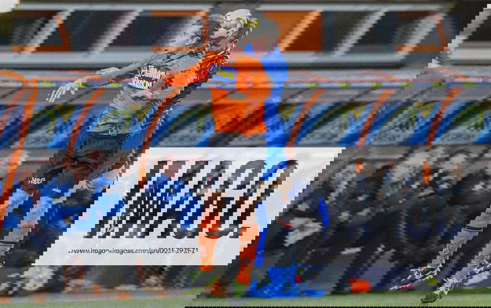 (L-R) Robert Muhren of FC Volendam, Sjors Verdellen of MVV Maastricht ...