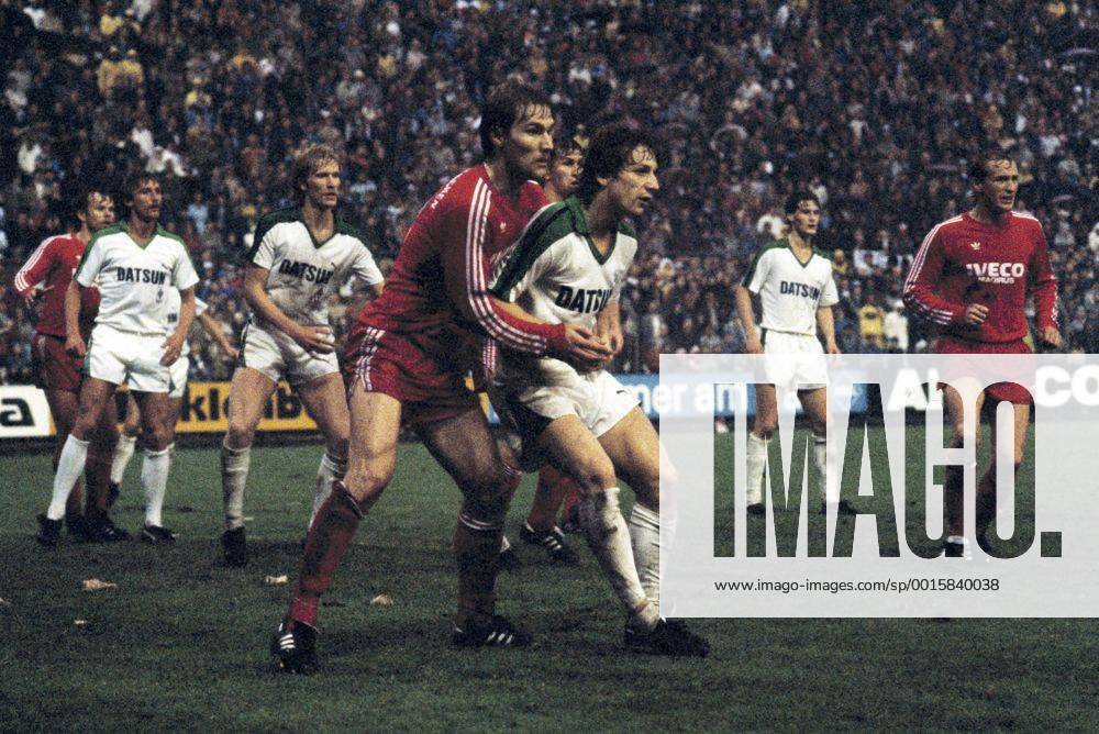Spielszene, v.l. Udo Horsmann (FCB), Kurt Pinkall (MG), Uwe Rahn (MG ...