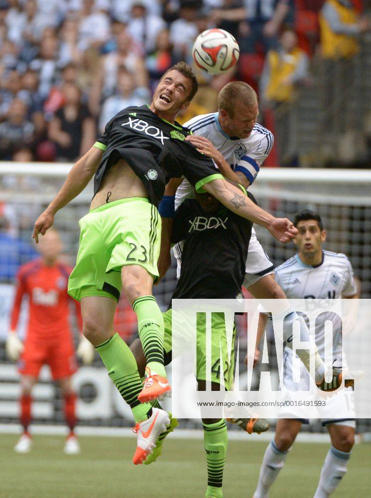 Seattle Sounders Cam Weaver (L) vies with Vancouver Whitecaps Jay ...