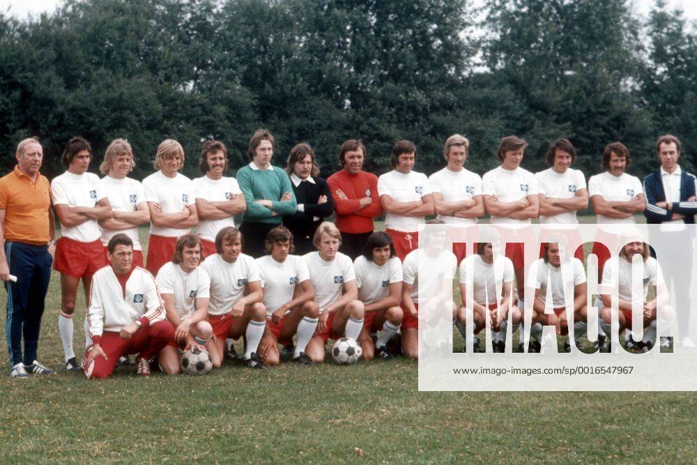 Kader Hamburger SV 1973 1974, hi.v.li.: Trainer Kuno Klötzer, Hans ...