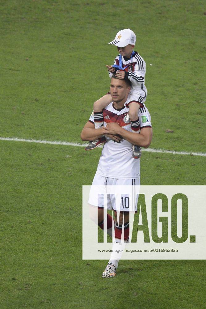 Lukas Podolski mit Sohn Louis - Deutschland vs. Argentinien - Finale ...