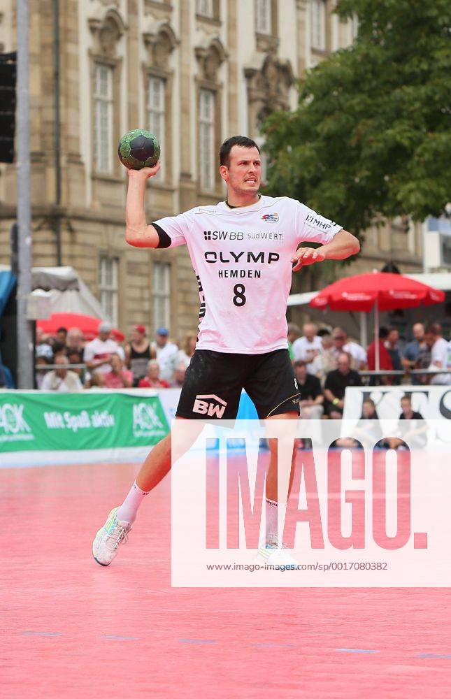 Timo Salzer (SG BBM Bietigheim) mit Ball TUSEM Essen vs SG BBM ...