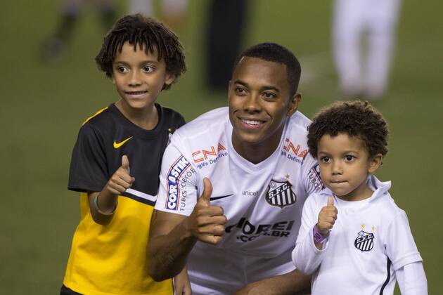FC SANTOS Robinho mit seinen Söhnen Robson Jr. und Gianluca ...