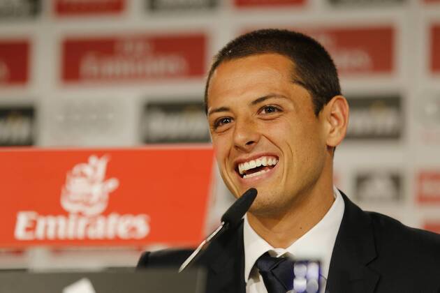 MADRID, Presentation Javier Hernandez, with father Javier, mother ...