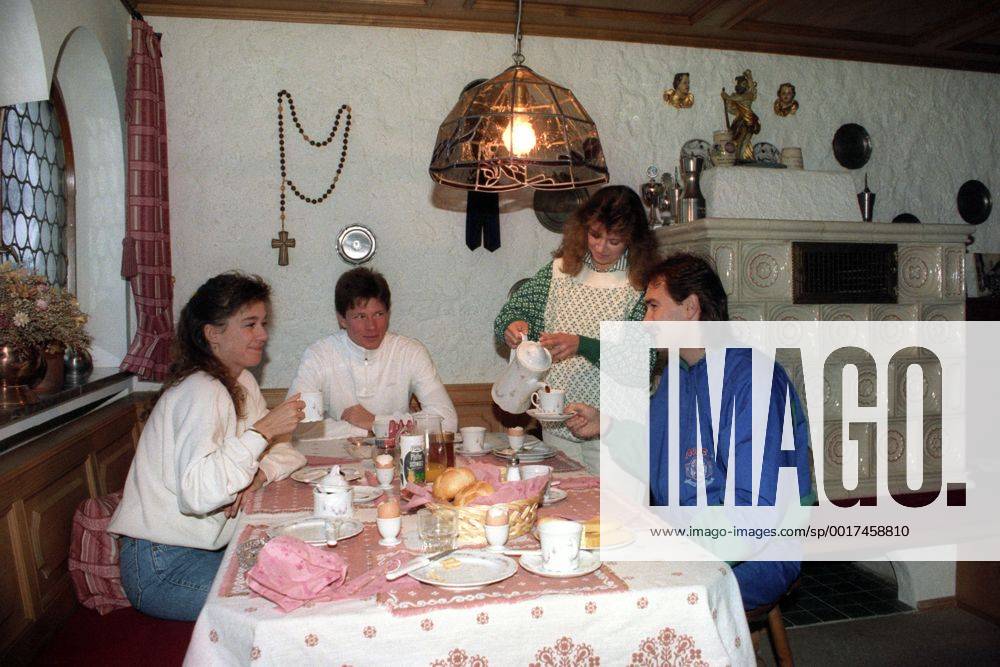 Torwart Raimond Aumann mit Frau Angela und Stefan Reuter (beide FC ...