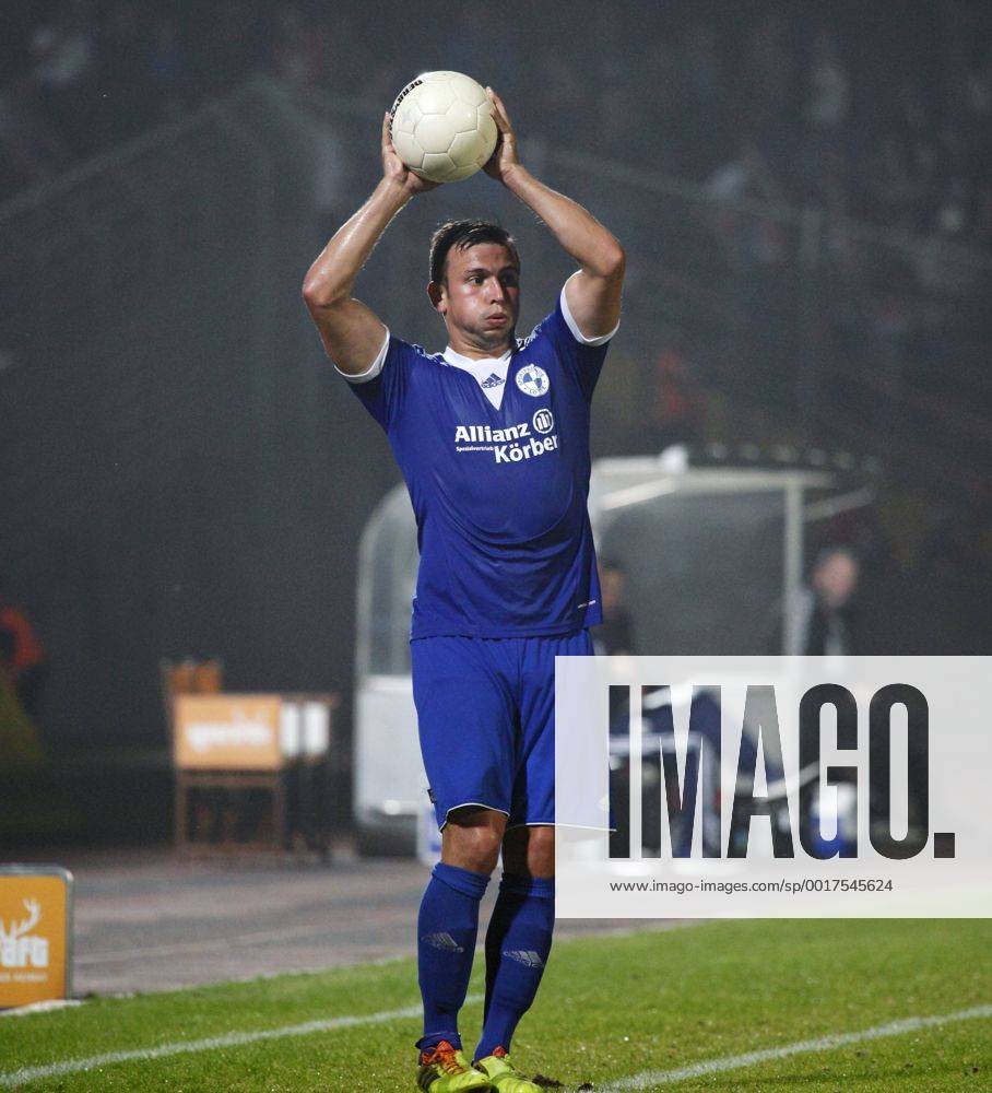 Spielszene, Pascal Schmidt (Lotte) beim Einwurf, Stadion Niederrhein ...