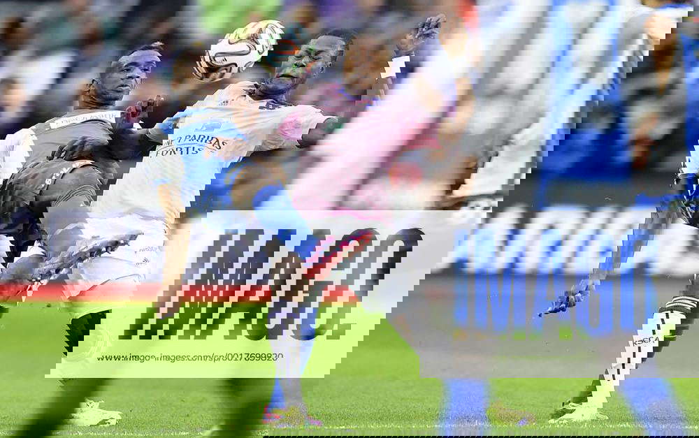 - BRUSSELS, BELGIUM: Genk s Petit-Pele Ilombe Mboyo and Anderlecht s Chancel Mbemba fight for the