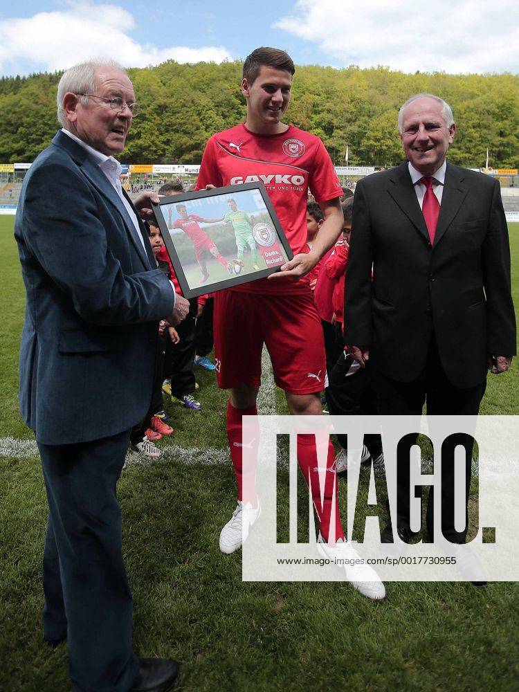 V.l.: Manfred Utsch (Ehrenpräsident Sportfreunde Siegen), Richard Weber ...