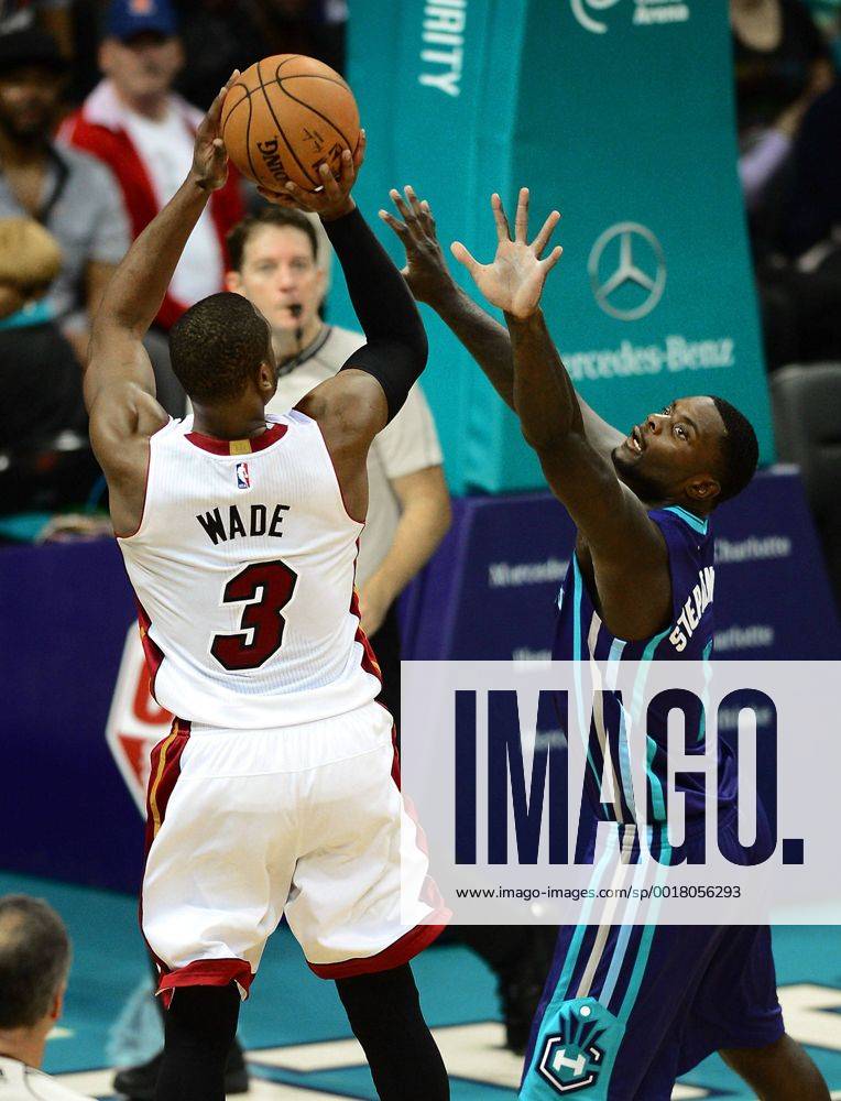 Nov. 5, 2014 - Charlotte, NC, USA - The Miami Heat s Dwayne Wade (3 ...