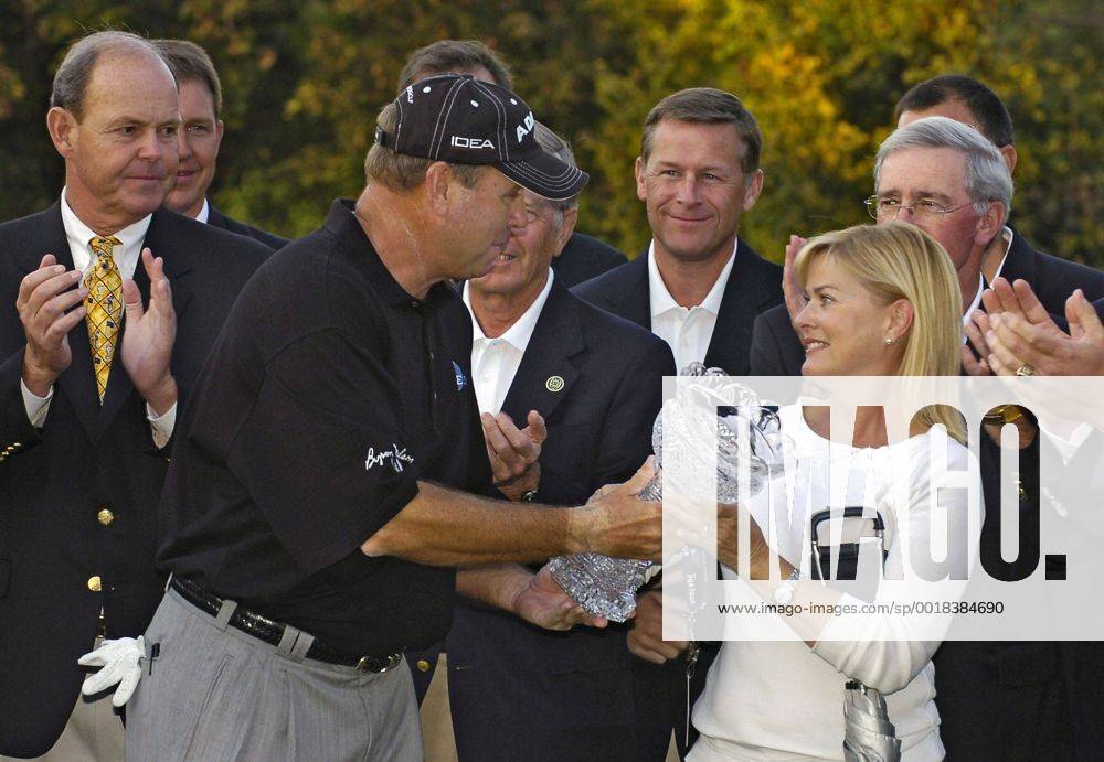 Oct. 12, 2008 - D. A. Weibring, of Dallas, Tex., hands his trophy off ...