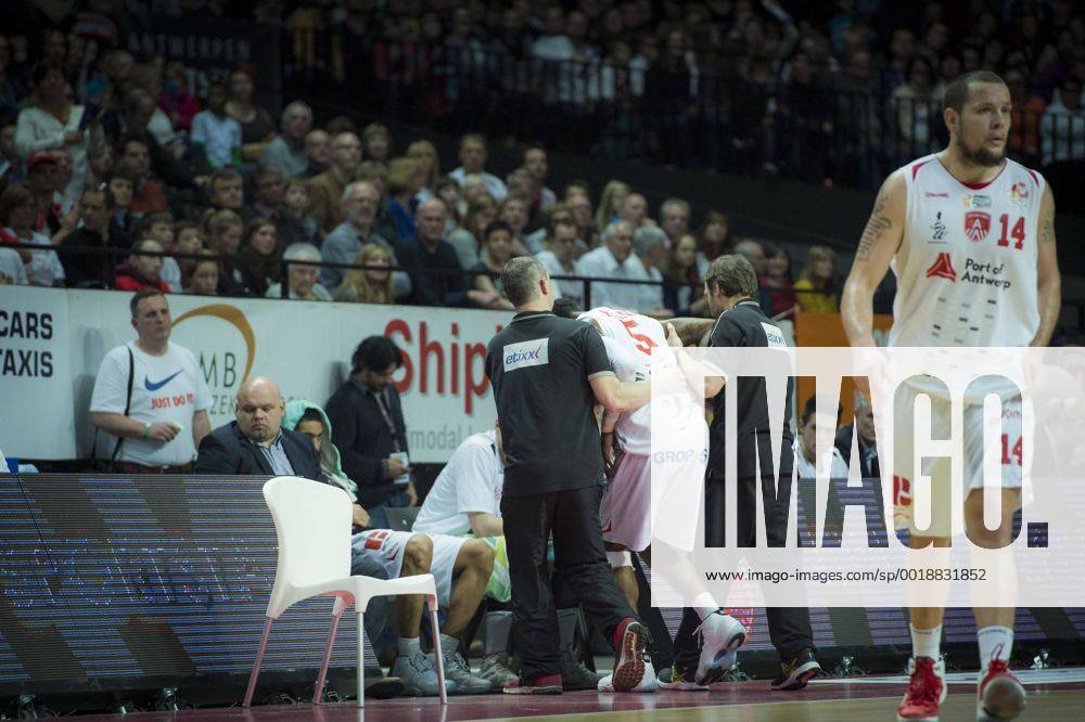 - ANTWERP, BELGIUM: Antwerp s Jordan Callahan leaves the pitch after ...
