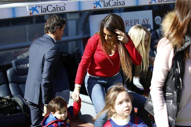 BARCELONA -8 March- SPAIN: Sofia Balbi (r), Luis Suarez s wife and Antonella Roccuzzo (l), Lionel