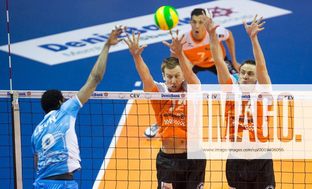 Wilfredo Leon Venero gegen den Block aus Paul Carroll und Tomas