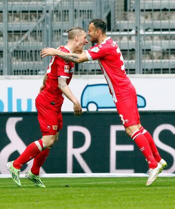 Bajram Nebihi Torjubel, Jubel nach dem Tor zum 0-3 mit Sebastian POLTER, Stephan HAIN, TSV