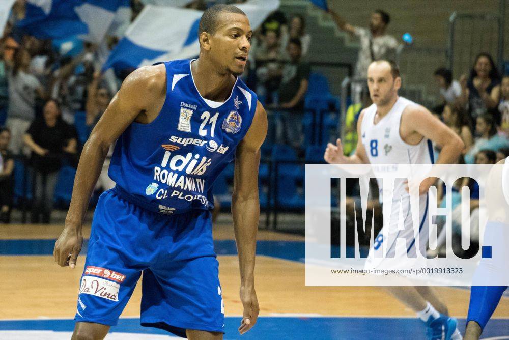 May 19, 2015: Jermaine Jonte Flowers 21 of CSU Ploiesti in action ...