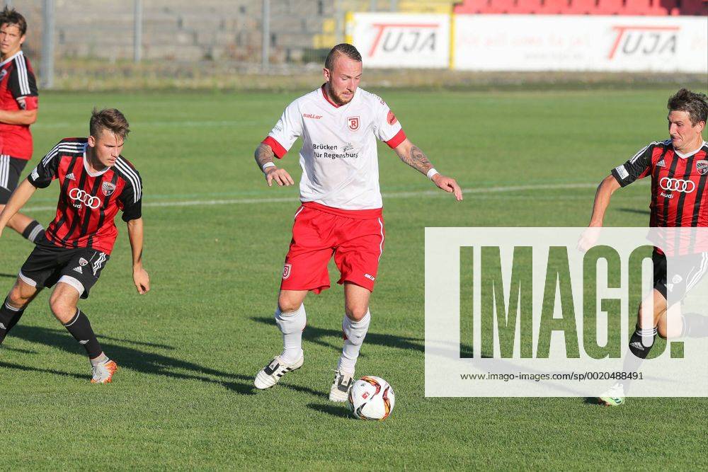 Ingolstadt von links : Ludwig Raeuber, Marvin Knoll und Andreas Buchner ...