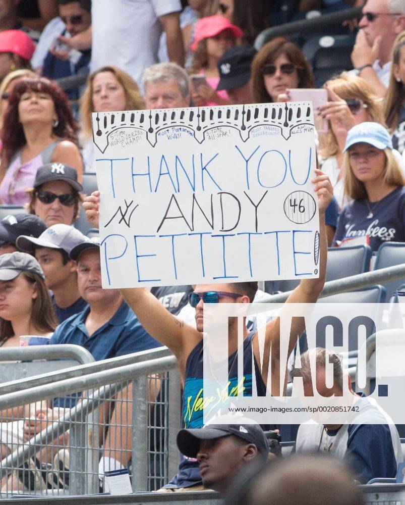 Aug. 23, 2015 - New York, New York, U.S. - Fans with signs as former NY ...