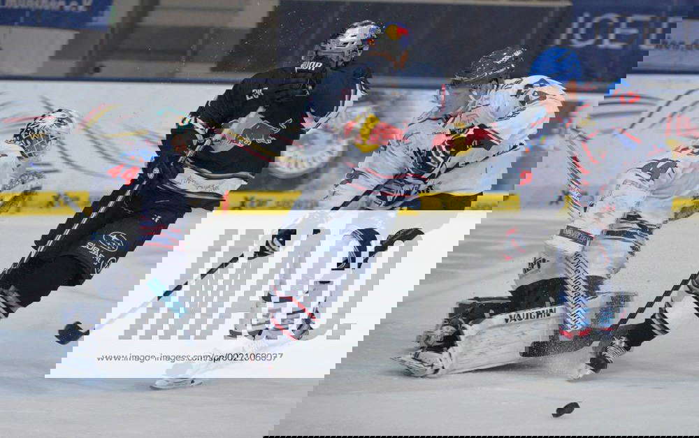 Dennis Endras, Torwart (Adler Mannheim), Frank Maurer (EHC Red Bull ...