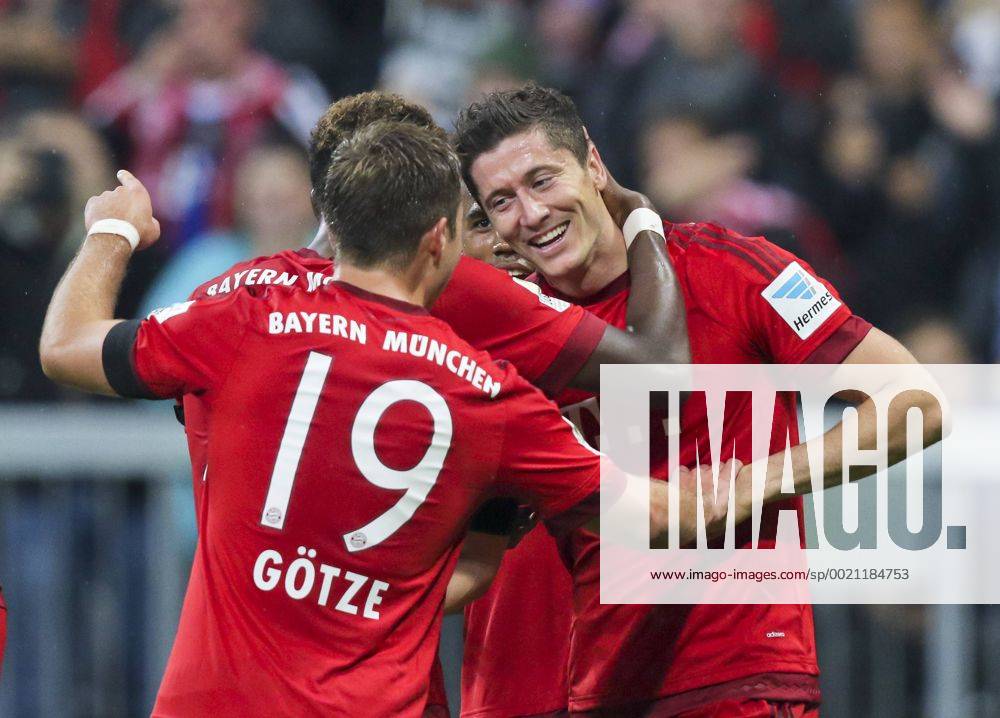 Robert LEWANDOWSKI, FCB 9 Torjubel, Jubel nach dem Tor zum 5-1 Jubel, Freude, Emotionen, Feiern