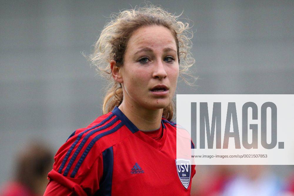 Julia Arnold (Jena, 31), Porträt, Portrait, Fussball, Allianz Frauen ...