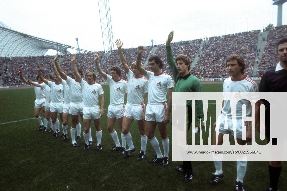 Mannschaftsfoto 1. FC Köln, v.re.: Heinz Flohe, Torwart Harald -Toni ...