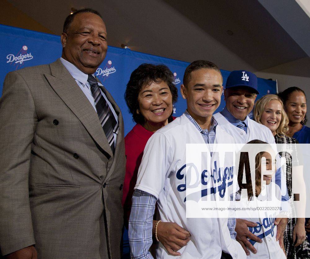Dec. 1, 2015 - Los Angeles, California, U.S - (L-R) Waymon Roberts ...