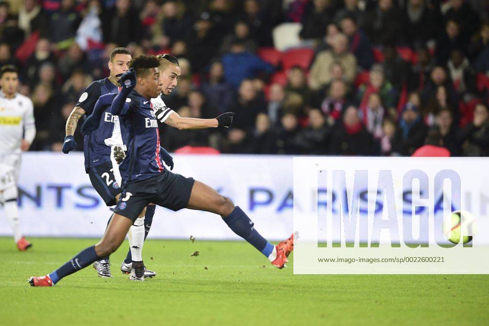 Presnel Kimpembe (PSG) vs KETKEOPHOMPHONE Billy (Angers) FOOTBALL : PSG ...
