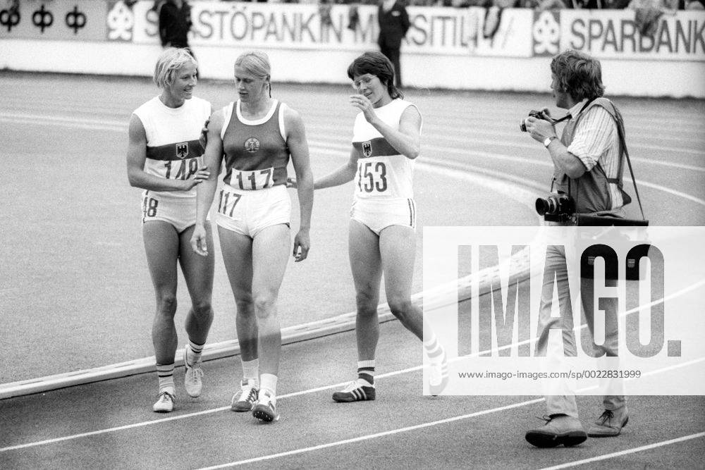 EM 1971 in Helsinki: Karen Mack (BR Deutschland) versucht erfolglos ...